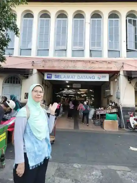 √ Pasar Gede Hardjonagoro, Pasar Yang Tak Pernah Tidur | lihat di sini